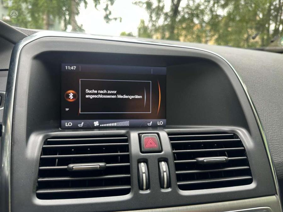 Black Volvo XC60 2012 in Vilnius, with an engine capacity of 2.40 L and mileage of 314 thousand km for 9950 €, photo 32 on AUTOMOTO.COM.LV