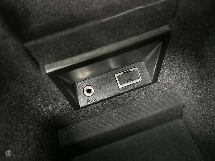 Black Volvo XC60 2012 in Vilnius, with an engine capacity of 2.40 L and mileage of 314 thousand km for 9950 €, photo 34 on AUTOMOTO.COM.LV