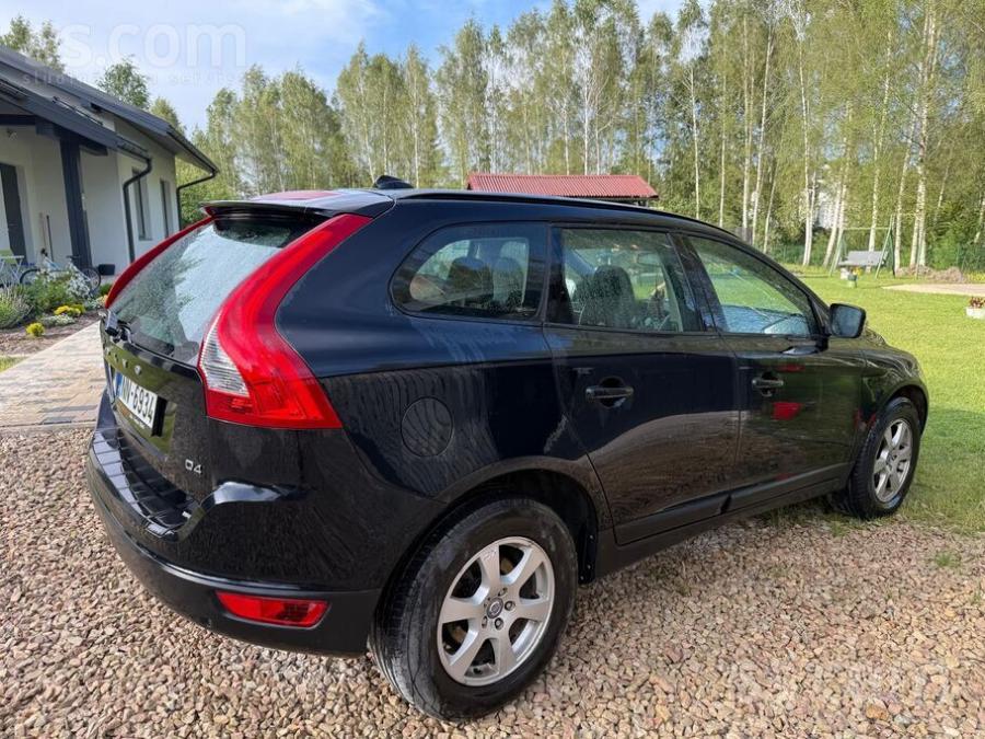 Black Volvo XC60 2012 in Riga, with an engine capacity of 2.00 L and mileage of 327 thousand km for 8970 €, photo 5 on AUTOMOTO.COM.LV