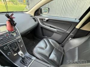 Black Volvo XC60 2012 in Riga, with an engine capacity of 2.00 L and mileage of 327 thousand km for 8970 €, photo 8 on AUTOMOTO.COM.LV