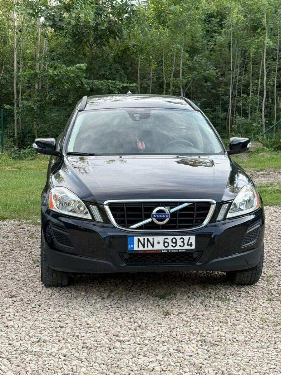 Black Volvo XC60 2012 in Riga, with an engine capacity of 2.00 L and mileage of 327 thousand km for 8970 €, photo 14 on AUTOMOTO.COM.LV
