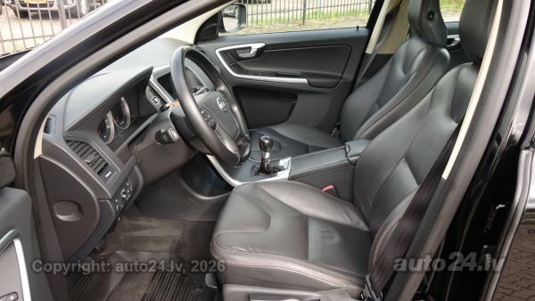 Black Volvo XC60 2012 in Tartu, with an engine capacity of 2.40 L and mileage of 209 thousand km for 10999 €, photo 2 on AUTOMOTO.COM.LV