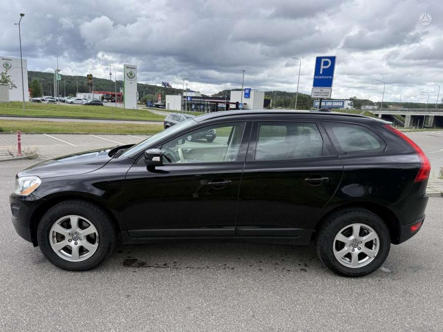 Black Volvo XC60 2012 in Vilnius, with an engine capacity of 3.19 L and mileage of 181 thousand km for 6500 €, photo 5 on AUTOMOTO.COM.LV