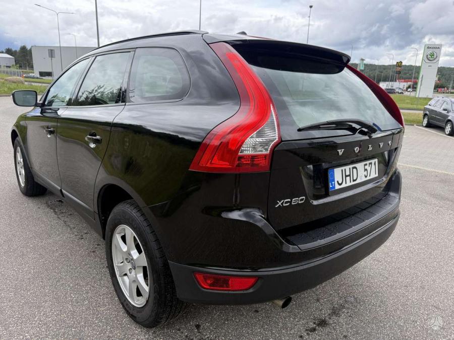 Black Volvo XC60 2012 in Vilnius, with an engine capacity of 3.19 L and mileage of 181 thousand km for 6500 €, photo 6 on AUTOMOTO.COM.LV