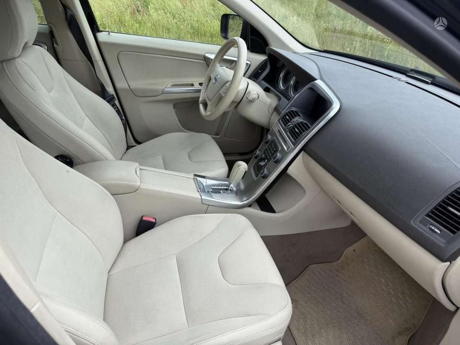 Black Volvo XC60 2012 in Vilnius, with an engine capacity of 3.19 L and mileage of 181 thousand km for 6500 €, photo 10 on AUTOMOTO.COM.LV