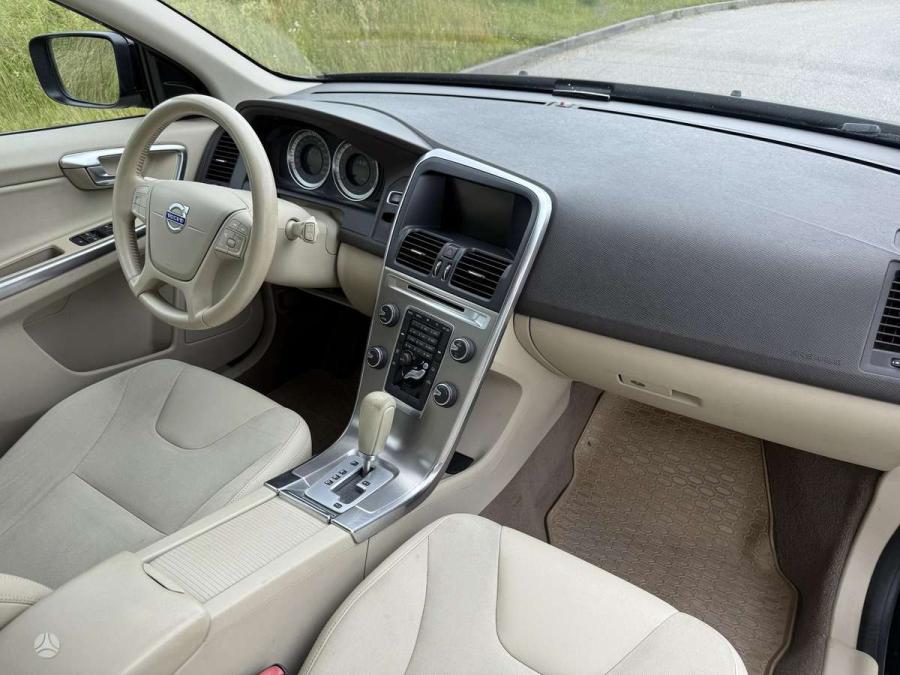 Black Volvo XC60 2012 in Vilnius, with an engine capacity of 3.19 L and mileage of 181 thousand km for 6500 €, photo 11 on AUTOMOTO.COM.LV