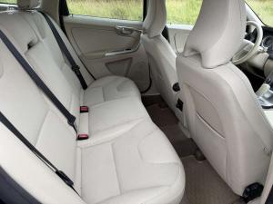 Black Volvo XC60 2012 in Vilnius, with an engine capacity of 3.19 L and mileage of 181 thousand km for 6500 €, photo 12 on AUTOMOTO.COM.LV