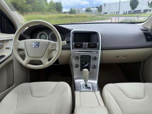Black Volvo XC60 2012 in Vilnius, with an engine capacity of 3.19 L and mileage of 181 thousand km for 6500 €, photo 13 on AUTOMOTO.COM.LV