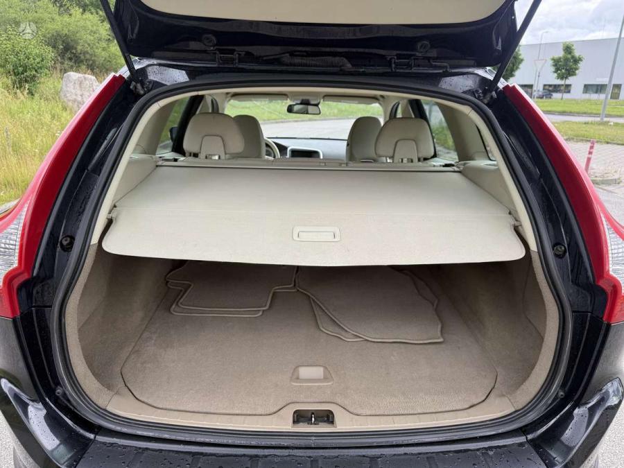 Black Volvo XC60 2012 in Vilnius, with an engine capacity of 3.19 L and mileage of 181 thousand km for 6500 €, photo 14 on AUTOMOTO.COM.LV