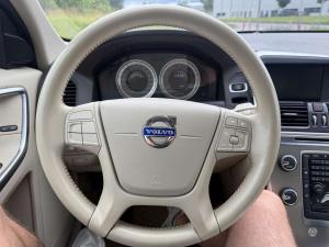 Black Volvo XC60 2012 in Vilnius, with an engine capacity of 3.19 L and mileage of 181 thousand km for 6500 €, photo 16 on AUTOMOTO.COM.LV
