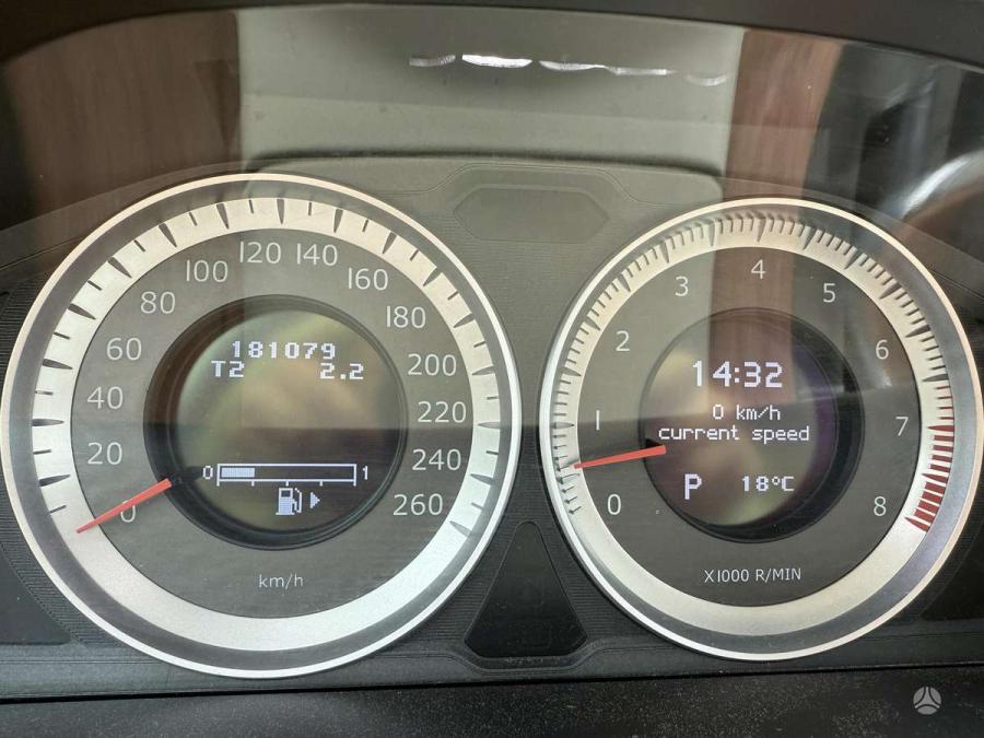 Black Volvo XC60 2012 in Vilnius, with an engine capacity of 3.19 L and mileage of 181 thousand km for 6500 €, photo 17 on AUTOMOTO.COM.LV
