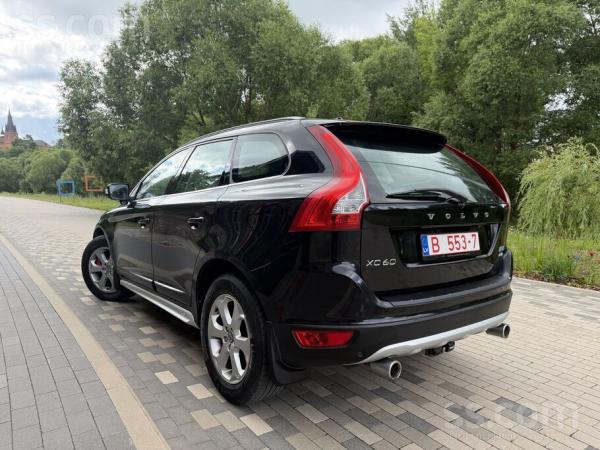 Black Volvo XC60 2012 in Rezekne, with an engine capacity of 2.40 L and mileage of 263 thousand km for 10990 €, photo 4 on AUTOMOTO.COM.LV