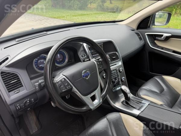 Black Volvo XC60 2012 in Rezekne, with an engine capacity of 2.40 L and mileage of 263 thousand km for 10990 €, photo 9 on AUTOMOTO.COM.LV
