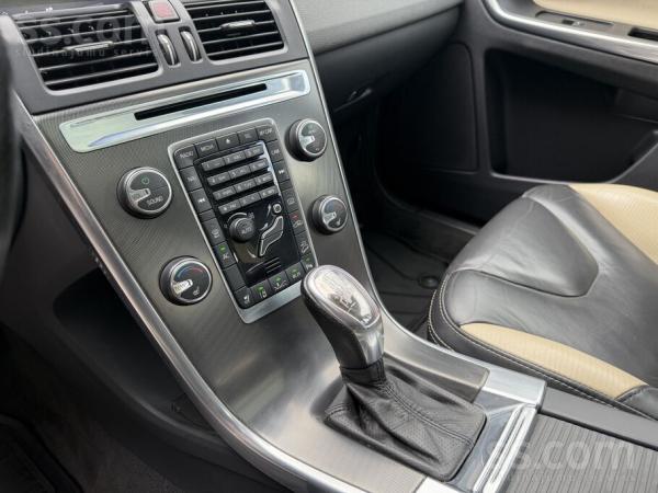 Black Volvo XC60 2012 in Rezekne, with an engine capacity of 2.40 L and mileage of 263 thousand km for 10990 €, photo 10 on AUTOMOTO.COM.LV