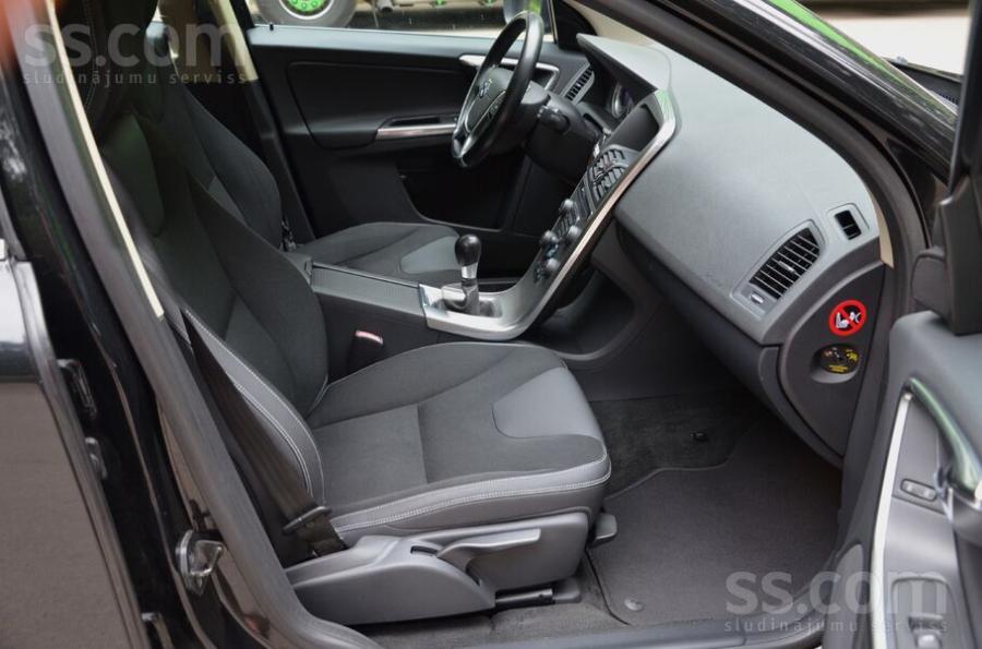Melns Volvo XC60 2012 Rīga, ar dzinēja tilpumu 2.00 L un nobraukumu 250 tūkst. km par 9490 €, foto 30 vietnē AUTOMOTO.COM.LV