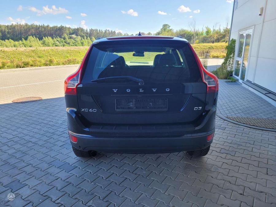 Black Volvo XC60 2012 in Vilnius, with an engine capacity of 1.98 L and mileage of 195 thousand km for 7999 €, photo 7 on AUTOMOTO.COM.LV