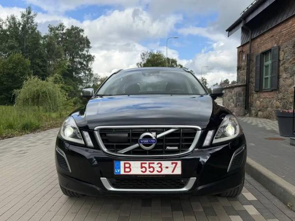 Black Volvo XC60 2012 in Rezekne, with an engine capacity of 2.40 L and mileage of 263 thousand km for 10990 €, photo 1 on AUTOMOTO.COM.LV