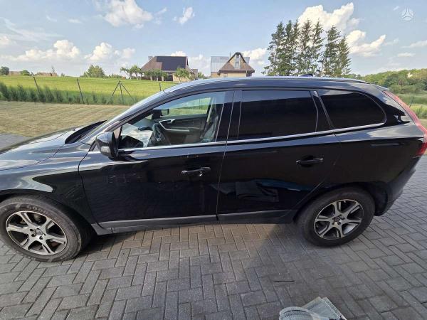Black Volvo XC60 2012 in Radviliskis, with an engine capacity of 2.95 L and mileage of 266 thousand km for 6000 €, photo 2 on AUTOMOTO.COM.LV