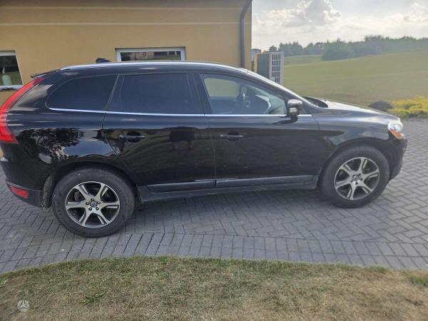 Black Volvo XC60 2012 in Radviliskis, with an engine capacity of 2.95 L and mileage of 266 thousand km for 6000 €, photo 4 on AUTOMOTO.COM.LV