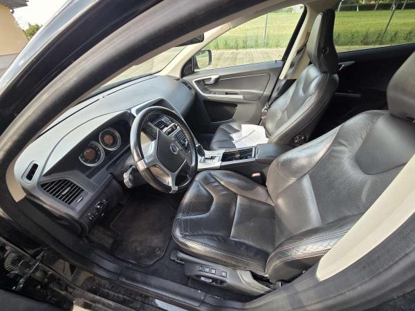 Black Volvo XC60 2012 in Radviliskis, with an engine capacity of 2.95 L and mileage of 266 thousand km for 6000 €, photo 5 on AUTOMOTO.COM.LV