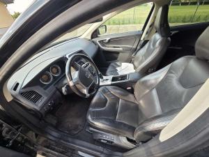Black Volvo XC60 2012 in Radviliskis, with an engine capacity of 2.95 L and mileage of 266 thousand km for 6000 €, photo 6 on AUTOMOTO.COM.LV