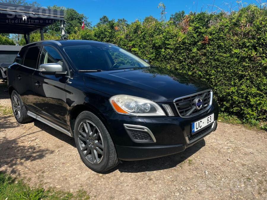 Black Volvo XC60 2012 in Riga, with an engine capacity of 2.40 L and mileage of 265 thousand km for 10500 €, photo 1 on AUTOMOTO.COM.LV