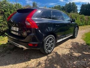 Black Volvo XC60 2012 in Riga, with an engine capacity of 2.40 L and mileage of 265 thousand km for 10500 €, photo 3 on AUTOMOTO.COM.LV