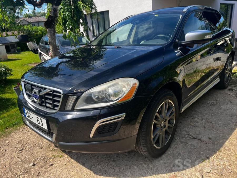 Black Volvo XC60 2012 in Riga, with an engine capacity of 2.40 L and mileage of 265 thousand km for 10500 €, photo 5 on AUTOMOTO.COM.LV