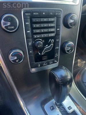 Black Volvo XC60 2012 in Riga, with an engine capacity of 2.40 L and mileage of 265 thousand km for 10500 €, photo 7 on AUTOMOTO.COM.LV