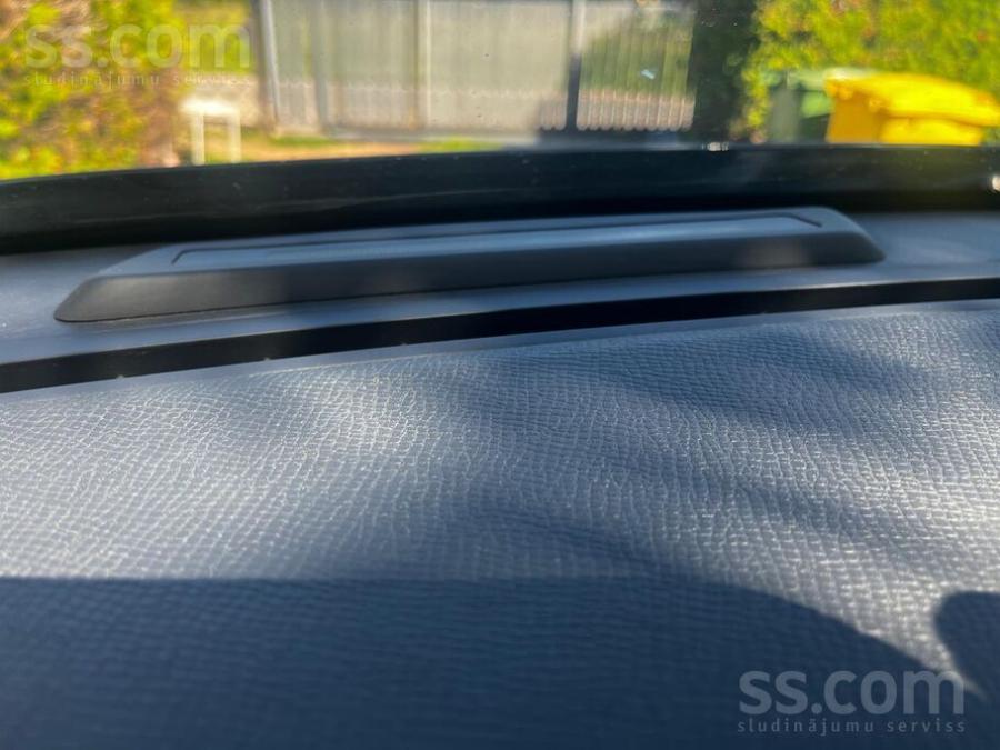 Black Volvo XC60 2012 in Riga, with an engine capacity of 2.40 L and mileage of 265 thousand km for 10500 €, photo 9 on AUTOMOTO.COM.LV