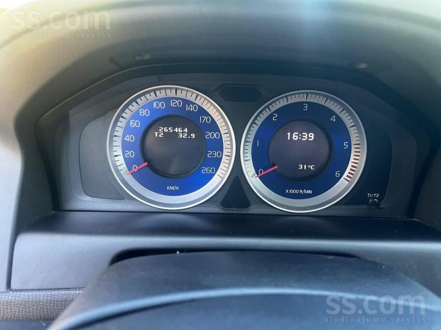 Black Volvo XC60 2012 in Riga, with an engine capacity of 2.40 L and mileage of 265 thousand km for 10500 €, photo 13 on AUTOMOTO.COM.LV