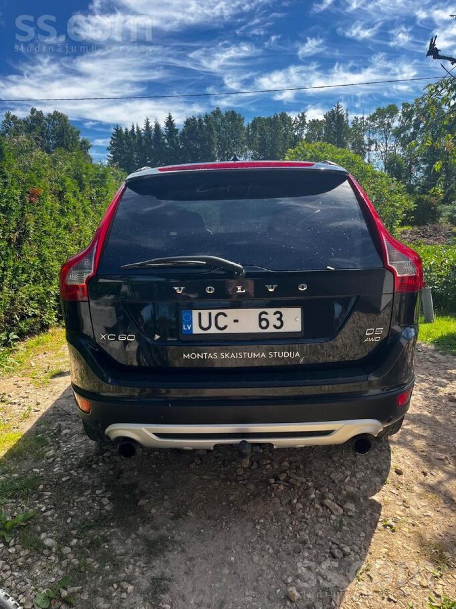 Black Volvo XC60 2012 in Riga, with an engine capacity of 2.40 L and mileage of 265 thousand km for 10500 €, photo 15 on AUTOMOTO.COM.LV