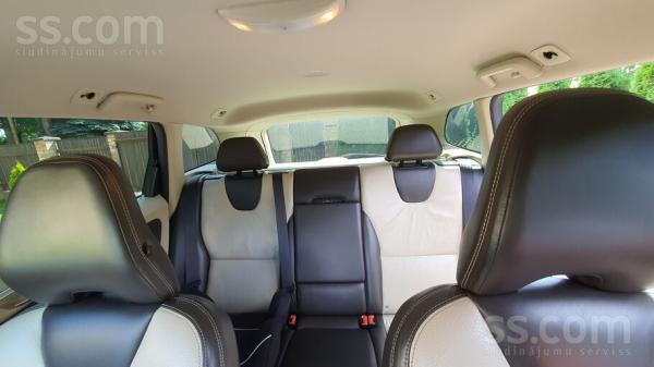 Black Volvo XC60 2012 in Riga, with an engine capacity of 2.40 L and mileage of 205 thousand km for 8200 €, photo 9 on AUTOMOTO.COM.LV