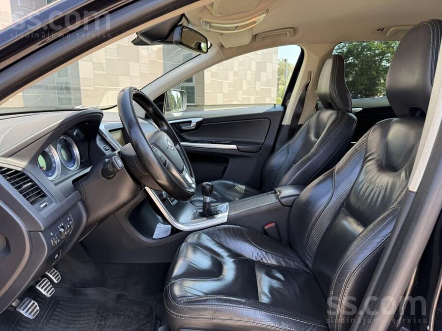 Melns Volvo XC60 2012 Rīga, ar dzinēja tilpumu 2.00 L un nobraukumu 292 tūkst. km par 6400 €, foto 11 vietnē AUTOMOTO.COM.LV