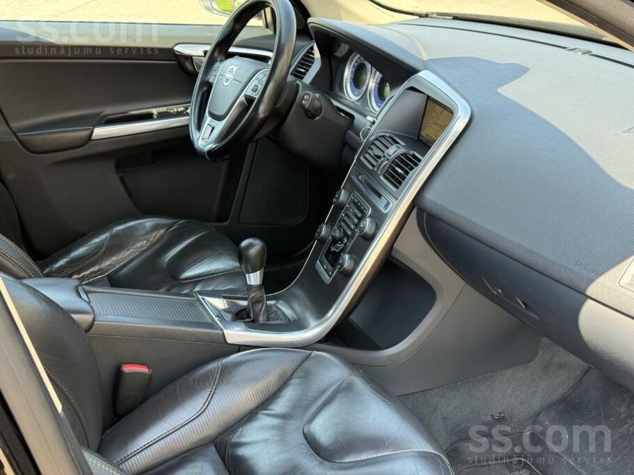 Melns Volvo XC60 2012 Rīga, ar dzinēja tilpumu 2.00 L un nobraukumu 292 tūkst. km par 6400 €, foto 12 vietnē AUTOMOTO.COM.LV