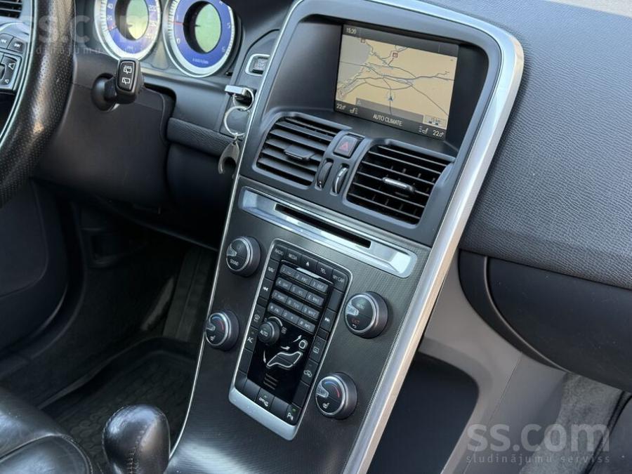 Melns Volvo XC60 2012 Rīga, ar dzinēja tilpumu 2.00 L un nobraukumu 292 tūkst. km par 6400 €, foto 14 vietnē AUTOMOTO.COM.LV