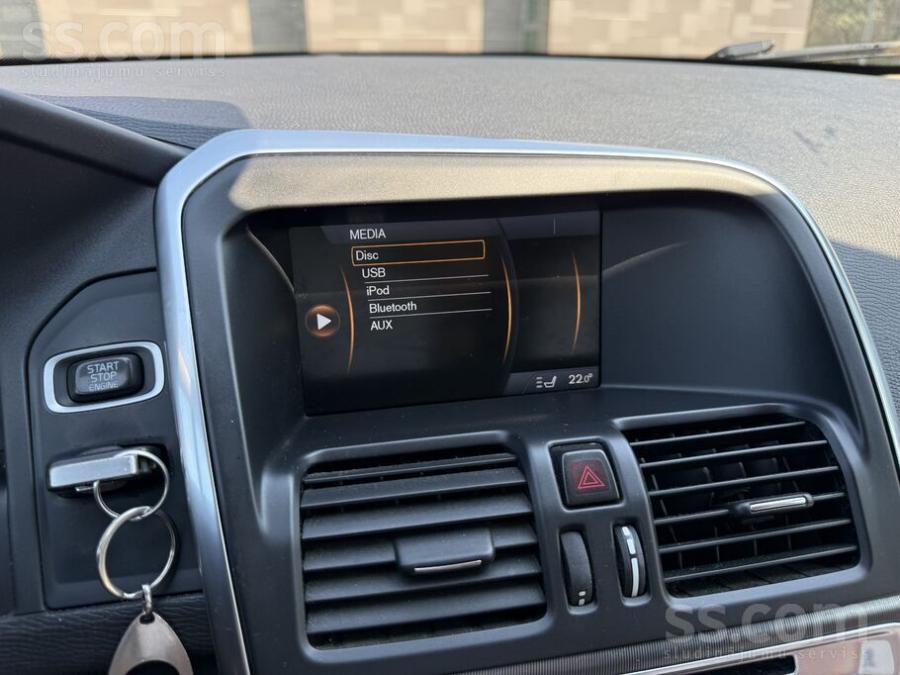 Melns Volvo XC60 2012 Rīga, ar dzinēja tilpumu 2.00 L un nobraukumu 292 tūkst. km par 6400 €, foto 16 vietnē AUTOMOTO.COM.LV