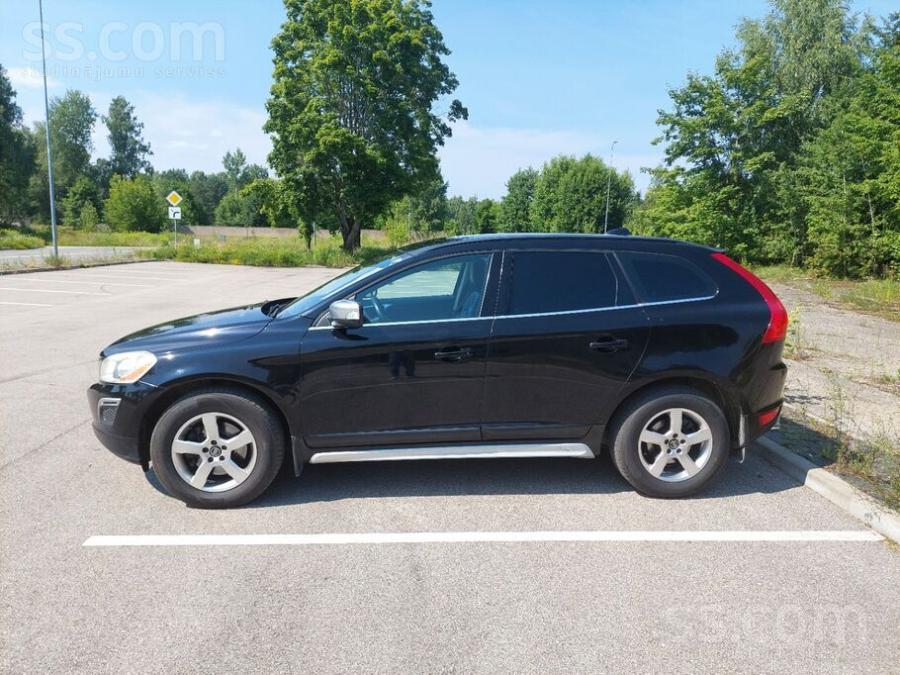 Melns Volvo XC60 2012 Daugavpils, ar dzinēja tilpumu 2.00 L un nobraukumu 368 tūkst. km par 7350 €, foto 3 vietnē AUTOMOTO.COM.LV