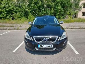 Melns Volvo XC60 2012 Daugavpils, ar dzinēja tilpumu 2.00 L un nobraukumu 368 tūkst. km par 7350 €, foto 4 vietnē AUTOMOTO.COM.LV