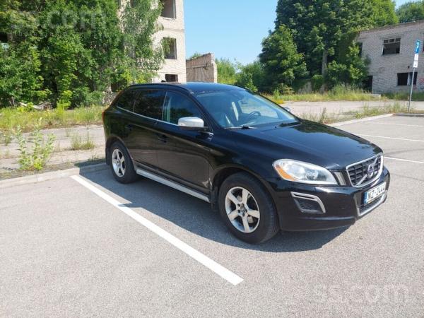 Melns Volvo XC60 2012 Daugavpils, ar dzinēja tilpumu 2.00 L un nobraukumu 368 tūkst. km par 7350 €, foto 4 vietnē AUTOMOTO.COM.LV