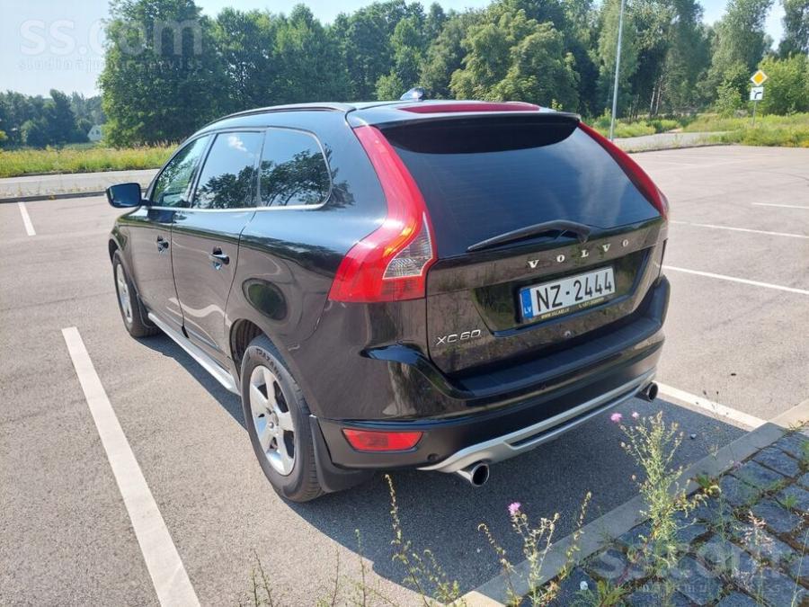 Melns Volvo XC60 2012 Daugavpils, ar dzinēja tilpumu 2.00 L un nobraukumu 368 tūkst. km par 7350 €, foto 7 vietnē AUTOMOTO.COM.LV