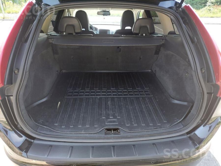 Melns Volvo XC60 2012 Daugavpils, ar dzinēja tilpumu 2.00 L un nobraukumu 368 tūkst. km par 7350 €, foto 9 vietnē AUTOMOTO.COM.LV