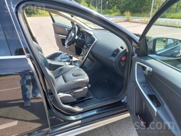 Melns Volvo XC60 2012 Daugavpils, ar dzinēja tilpumu 2.00 L un nobraukumu 368 tūkst. km par 7350 €, foto 9 vietnē AUTOMOTO.COM.LV