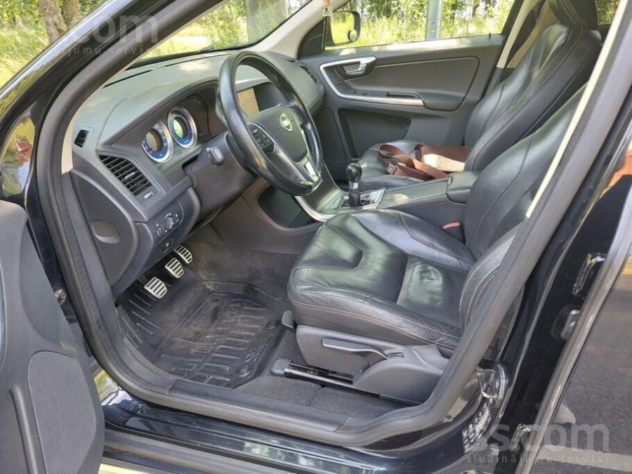 Melns Volvo XC60 2012 Daugavpils, ar dzinēja tilpumu 2.00 L un nobraukumu 368 tūkst. km par 7350 €, foto 11 vietnē AUTOMOTO.COM.LV
