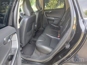 Melns Volvo XC60 2012 Daugavpils, ar dzinēja tilpumu 2.00 L un nobraukumu 368 tūkst. km par 7350 €, foto 12 vietnē AUTOMOTO.COM.LV