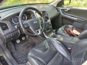 Melns Volvo XC60 2012 Daugavpils, ar dzinēja tilpumu 2.00 L un nobraukumu 368 tūkst. km par 7350 €, foto 14 vietnē AUTOMOTO.COM.LV