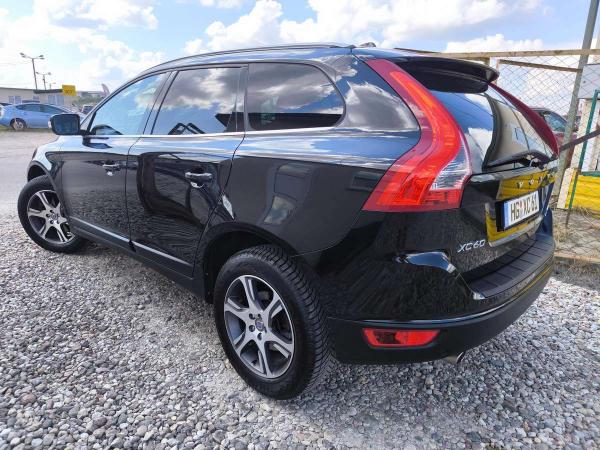 Black Volvo XC60 2012 in Vilnius, with an engine capacity of 2.40 L and mileage of 215 thousand km for 9800 €, photo 8 on AUTOMOTO.COM.LV