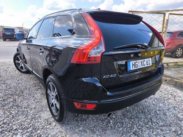 Black Volvo XC60 2012 in Vilnius, with an engine capacity of 2.40 L and mileage of 215 thousand km for 9800 €, photo 9 on AUTOMOTO.COM.LV