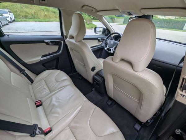 Black Volvo XC60 2012 in Klaipeda, with an engine capacity of 1.98 L and mileage of 299 thousand km for 8450 €, photo 3 on AUTOMOTO.COM.LV