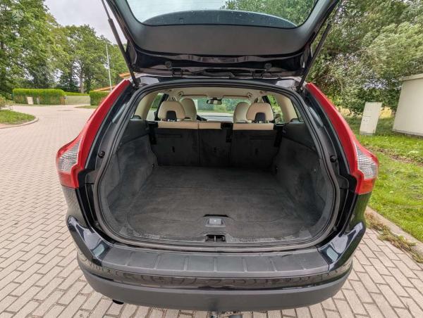 Black Volvo XC60 2012 in Klaipeda, with an engine capacity of 1.98 L and mileage of 299 thousand km for 8450 €, photo 4 on AUTOMOTO.COM.LV